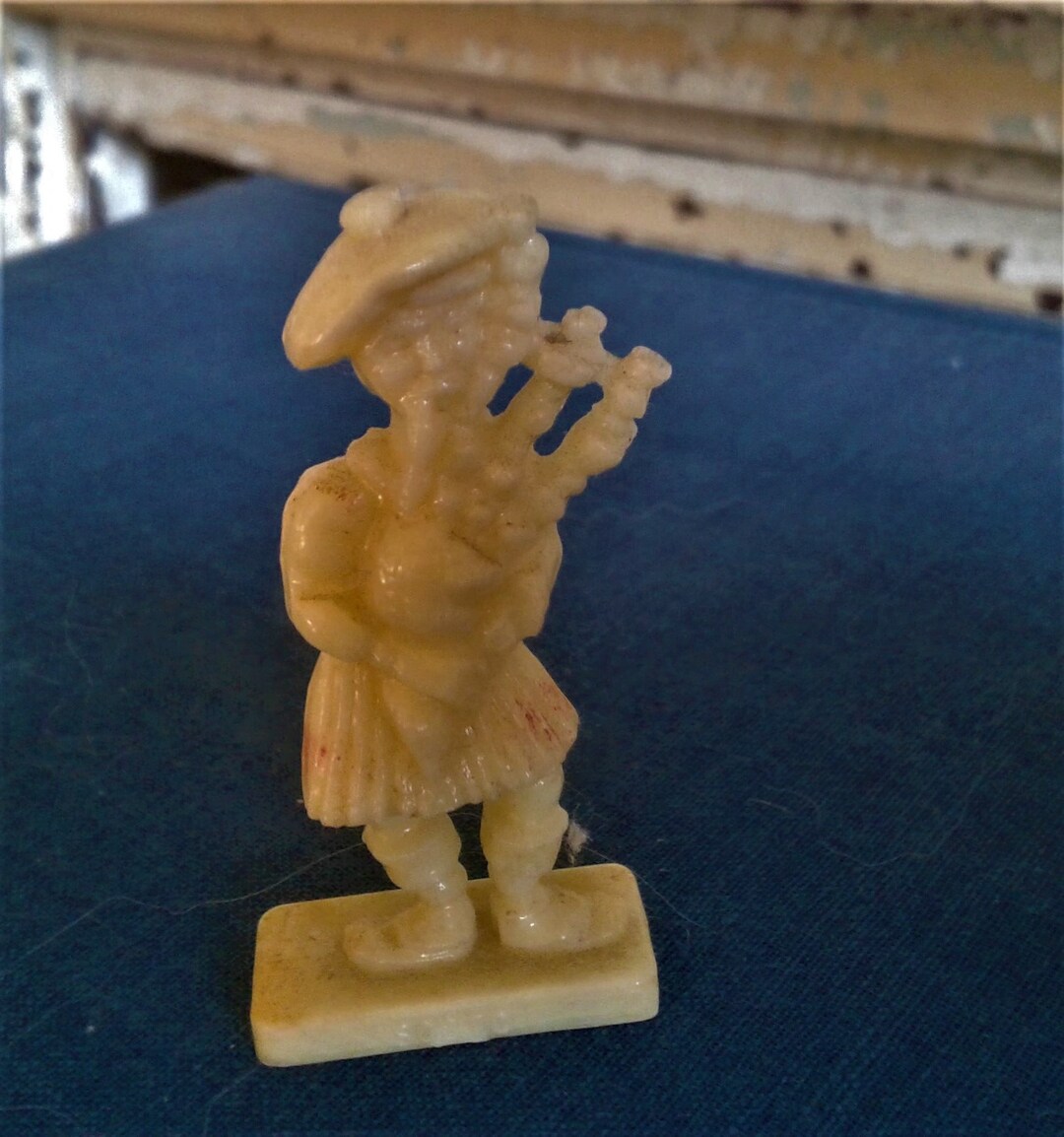 Van Brode Figurine, Man Playing Bagpipes, People of the World ...