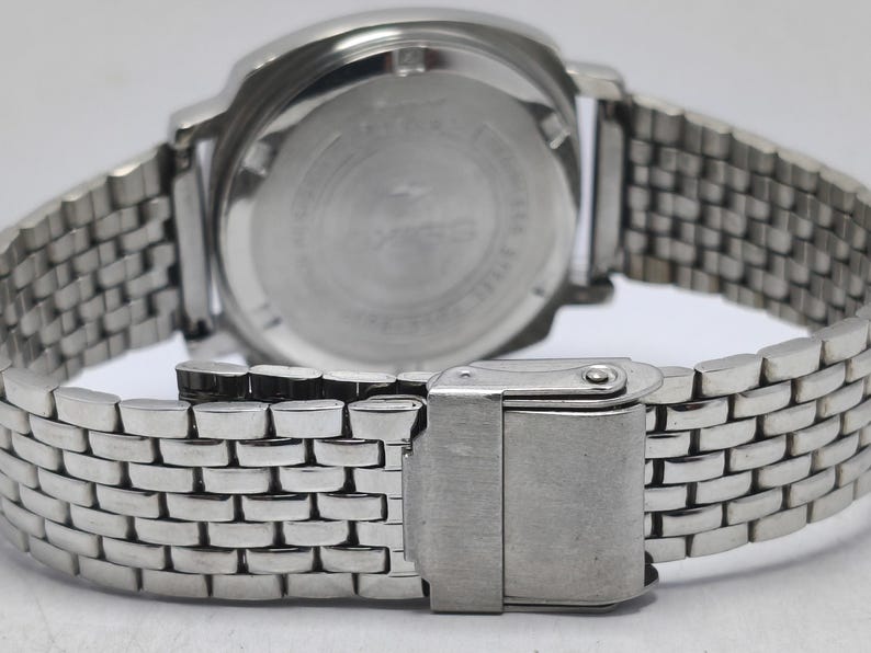 Vintage Seiko 5 Automatic Watch: Red Dial, Date, Serviced - Etsy