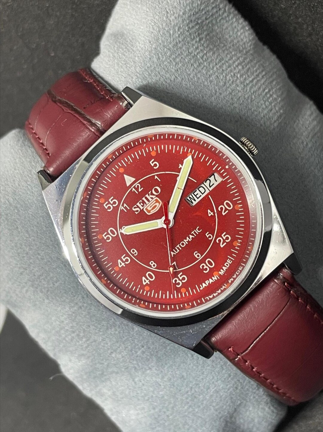 Seiko 5 Red Dial Automatic Watch: Vintage Japan Made, Men's Day/date ...