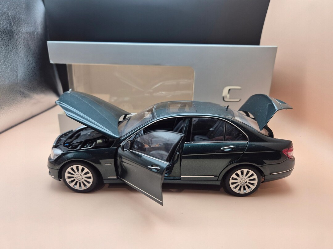 Mercedes-benz C-class W204 Green 1:18 Diecast Model Car Autoart Luxury ...