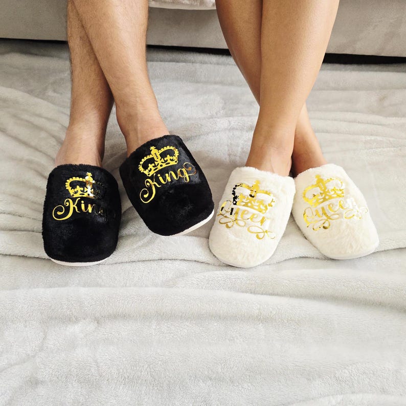 Custom Mr and Mrs Slippers, Valentines Gifts Slippers for Couples - Etsy