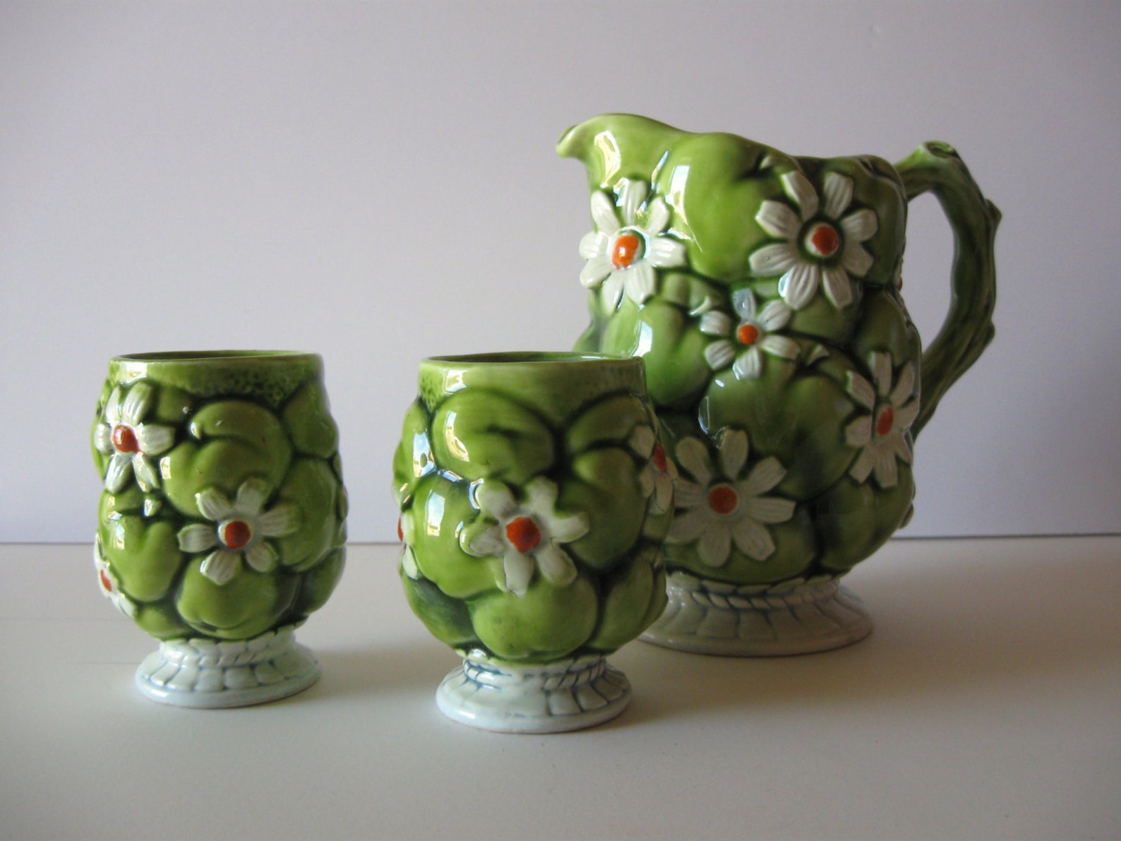 Vintage 60s Daisy Pitcher Two Cups Bright Spring Green White Daisies - Etsy