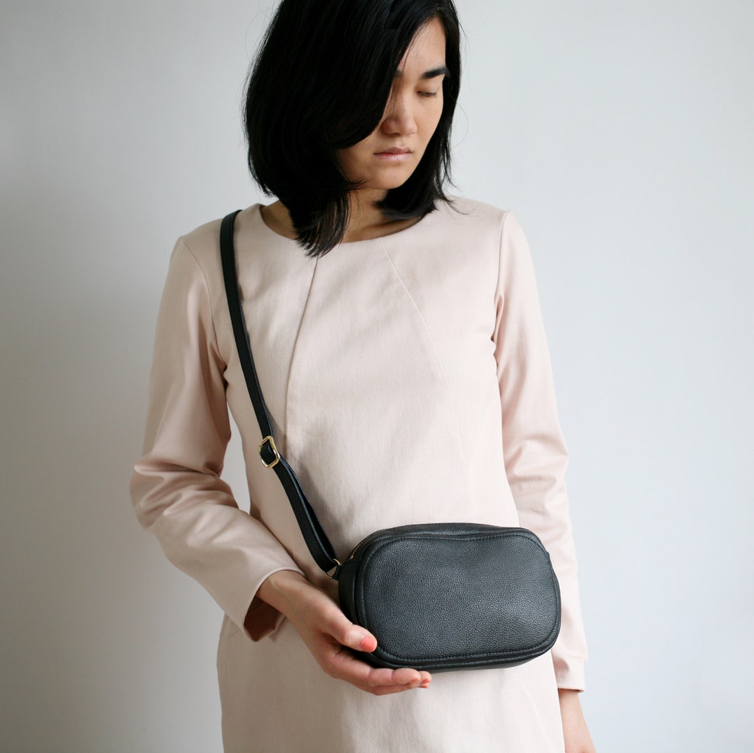 Crossbody Zip Bag OVAL Black, 3 Colors Available, Small Leather Purse ...