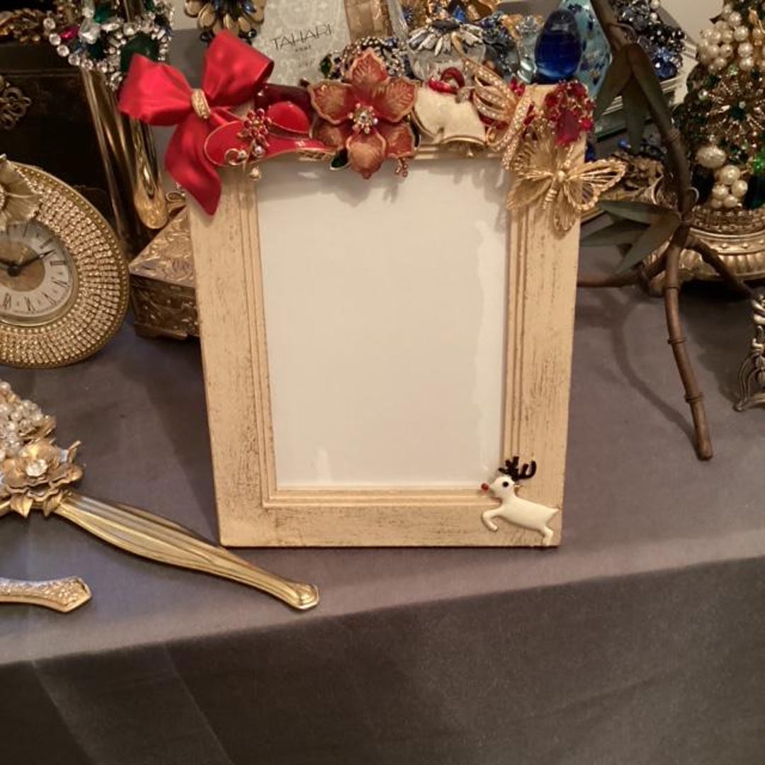 Christmas Themed Photo Frame, Beautiful Christmas Jewels in Red and ...