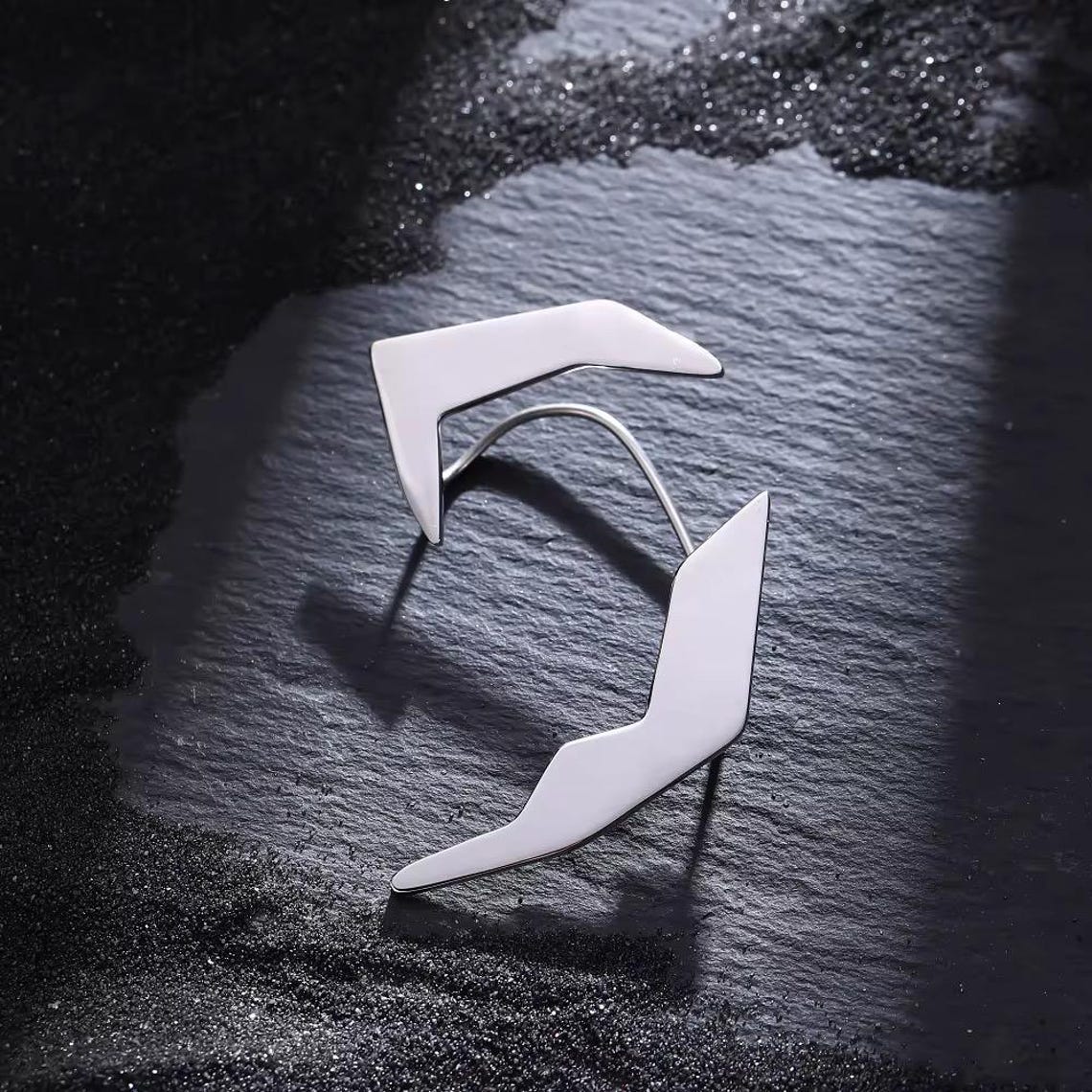 Futuristic Silver Ear Cuff – Cyberpunk Y2K No Piercing Jewelry - Etsy