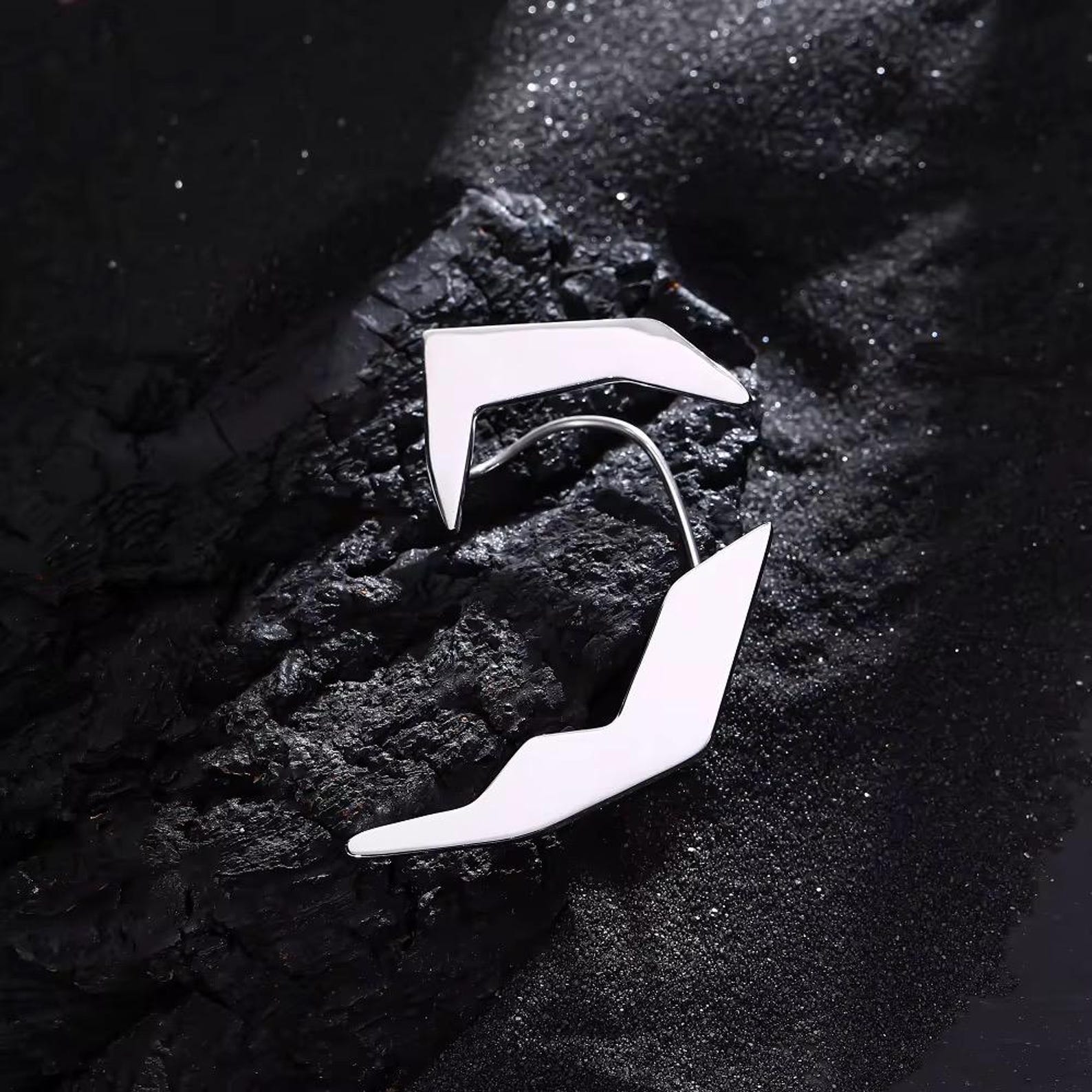 Futuristic Silver Ear Cuff – Cyberpunk Y2K No Piercing Jewelry - Etsy