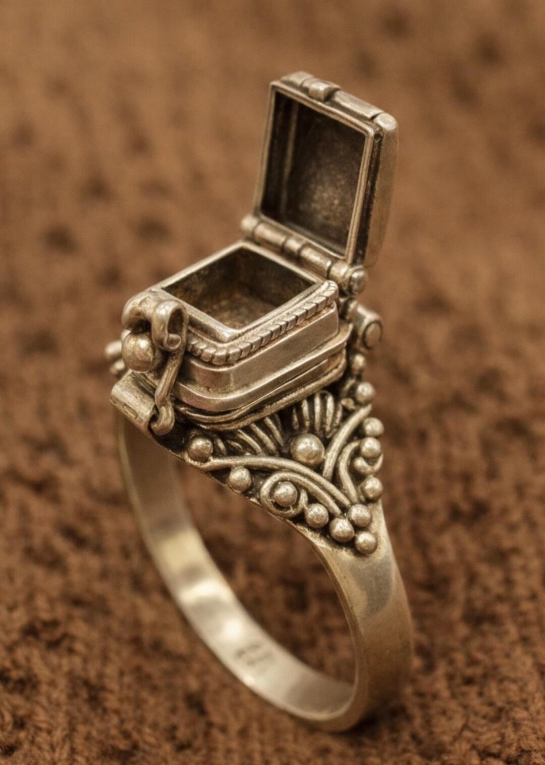 Vintage Style Poison Box Ring With Green Stone | Gothic Secret ...