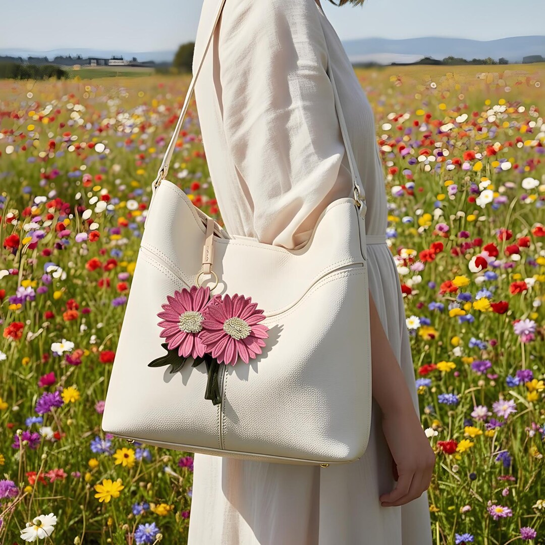 Handmade Italian Full- Grain Leather Flower Keychain - Pink Daisy ...