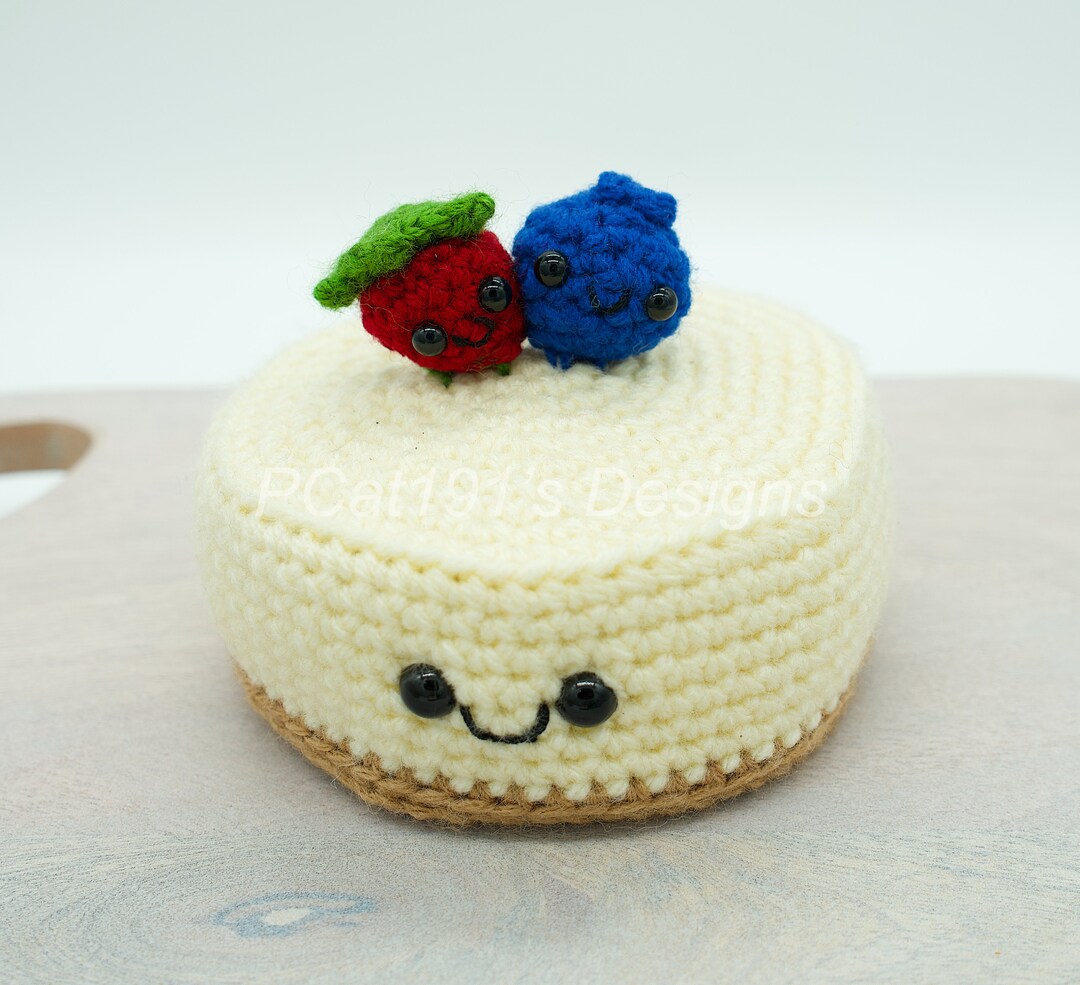 Crocheted Amigurumi Cheesecake With Blueberry and Strawberry Decoration ...