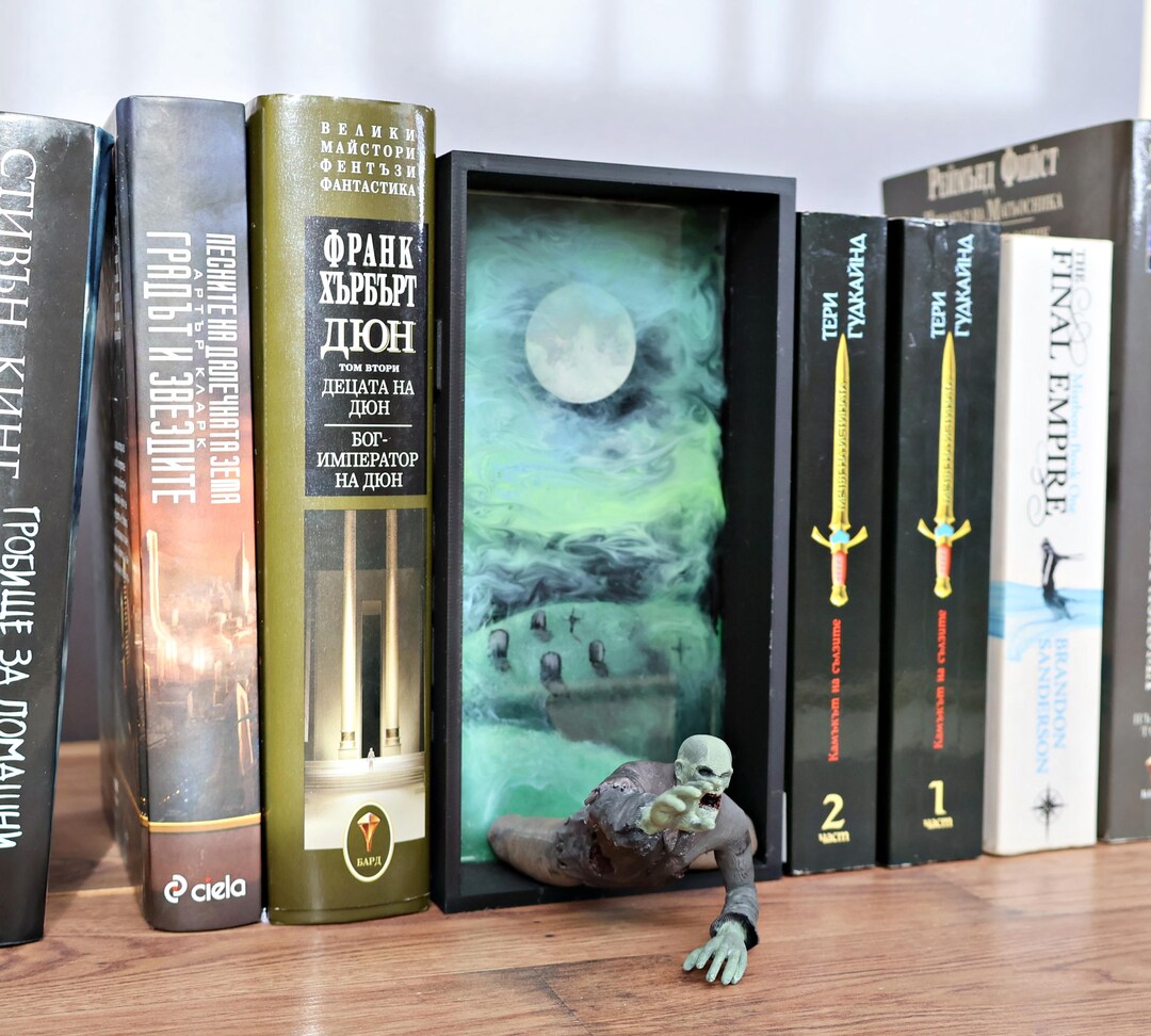 Zombie Book Nook - Horror Diorama & Movie Decor, Creepy Art, Horror Fan ...
