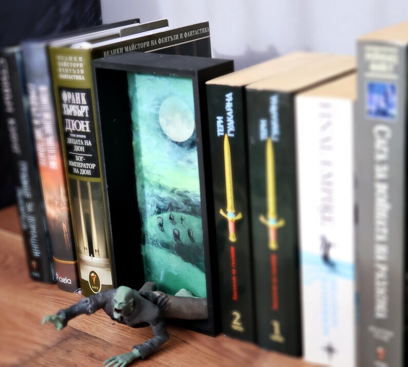 Zombie Book Nook - Horror Diorama & Movie Decor, Creepy Art, Horror Fan ...