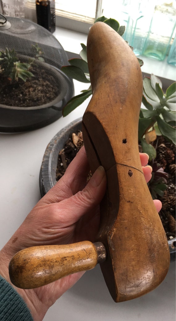 Vintage shoe form/stay/last/stretcher wood Miller tra… - Gem