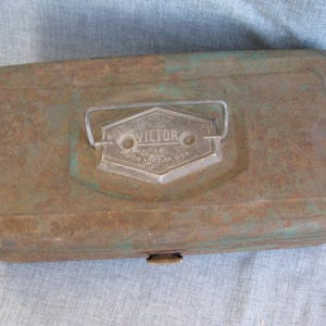Vintage Victor Metal Tackle Box Tool Box With Metal Fold Out Tray Green ...