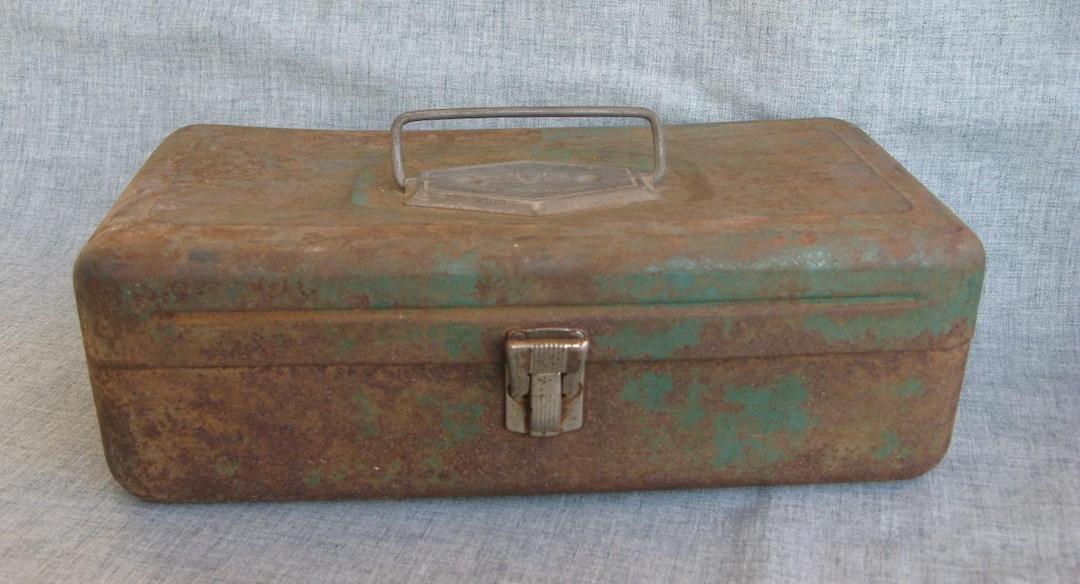 Vintage Victor Metal Tackle Box Tool Box With Metal Fold Out Tray Green ...