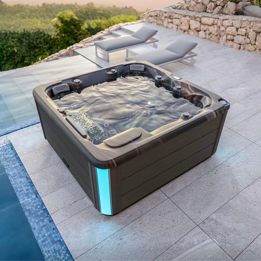 Luxury Outdoor Hot Tub With LED Lights – Fully Assembled Plug & Play ...