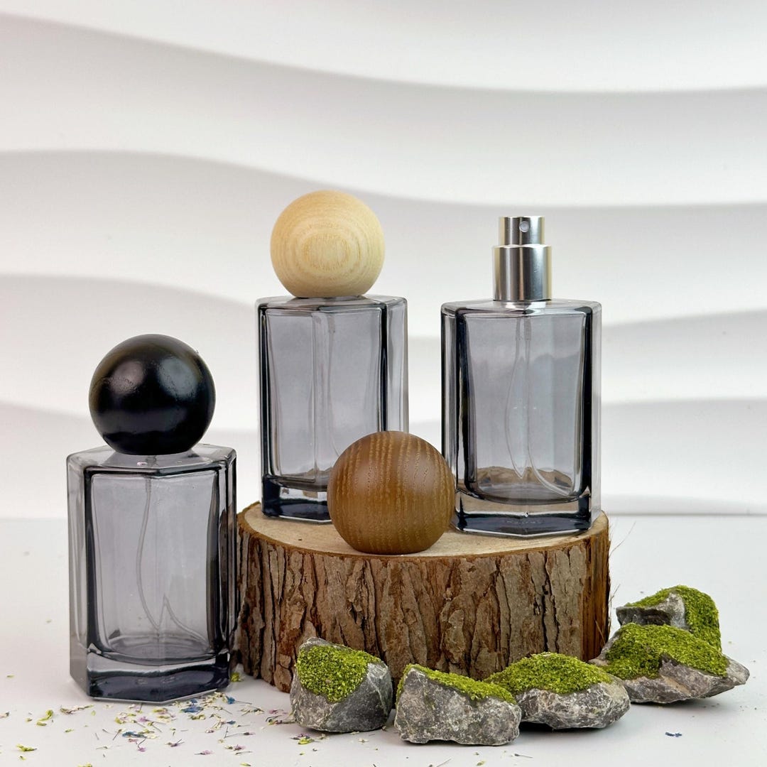 Heptagonal Black Clear Glass Spray Bottle With Natural Wood Cap ...