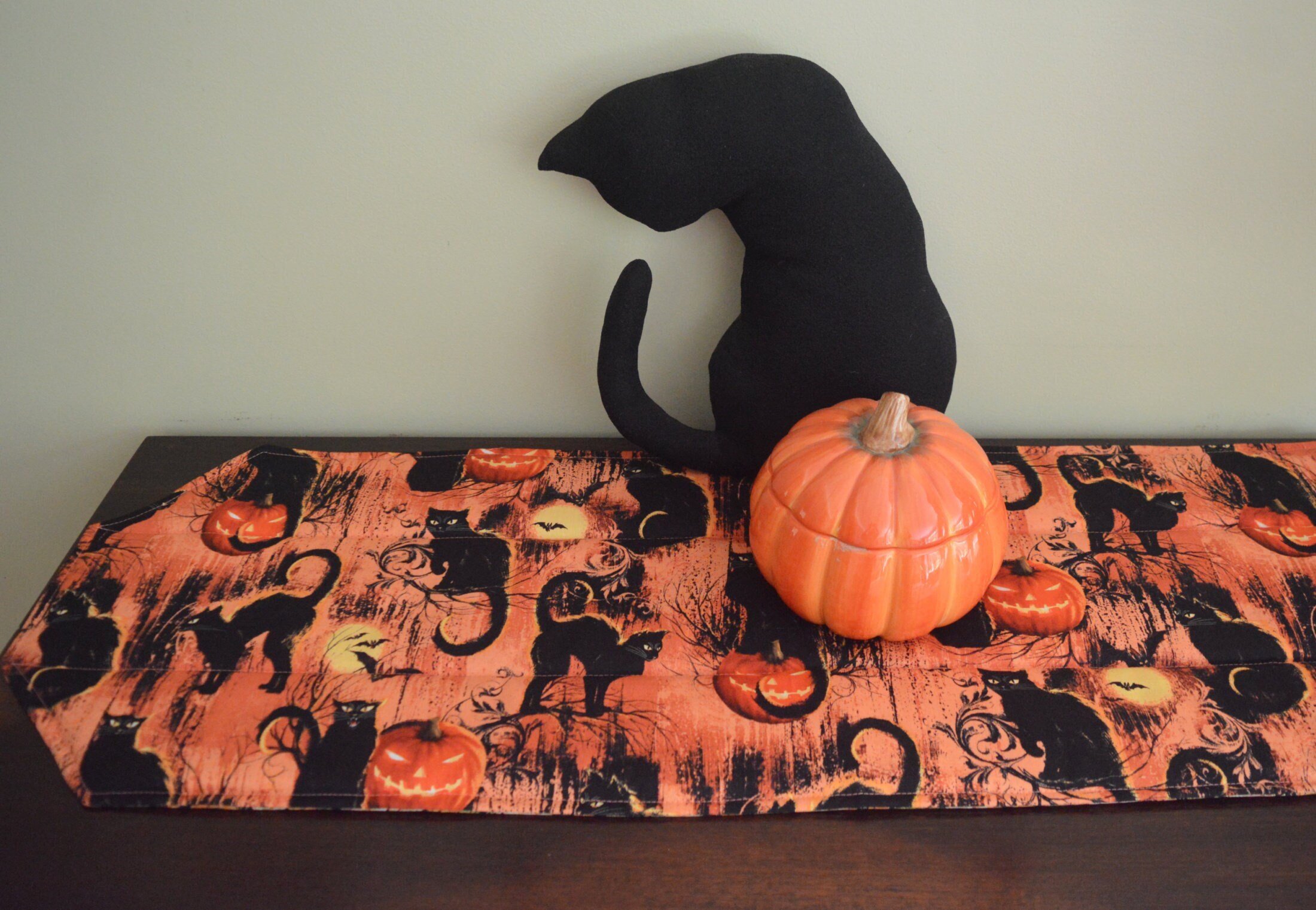 Black Cat / Pumpkin Halloween Table Runner . Quilted | Etsy