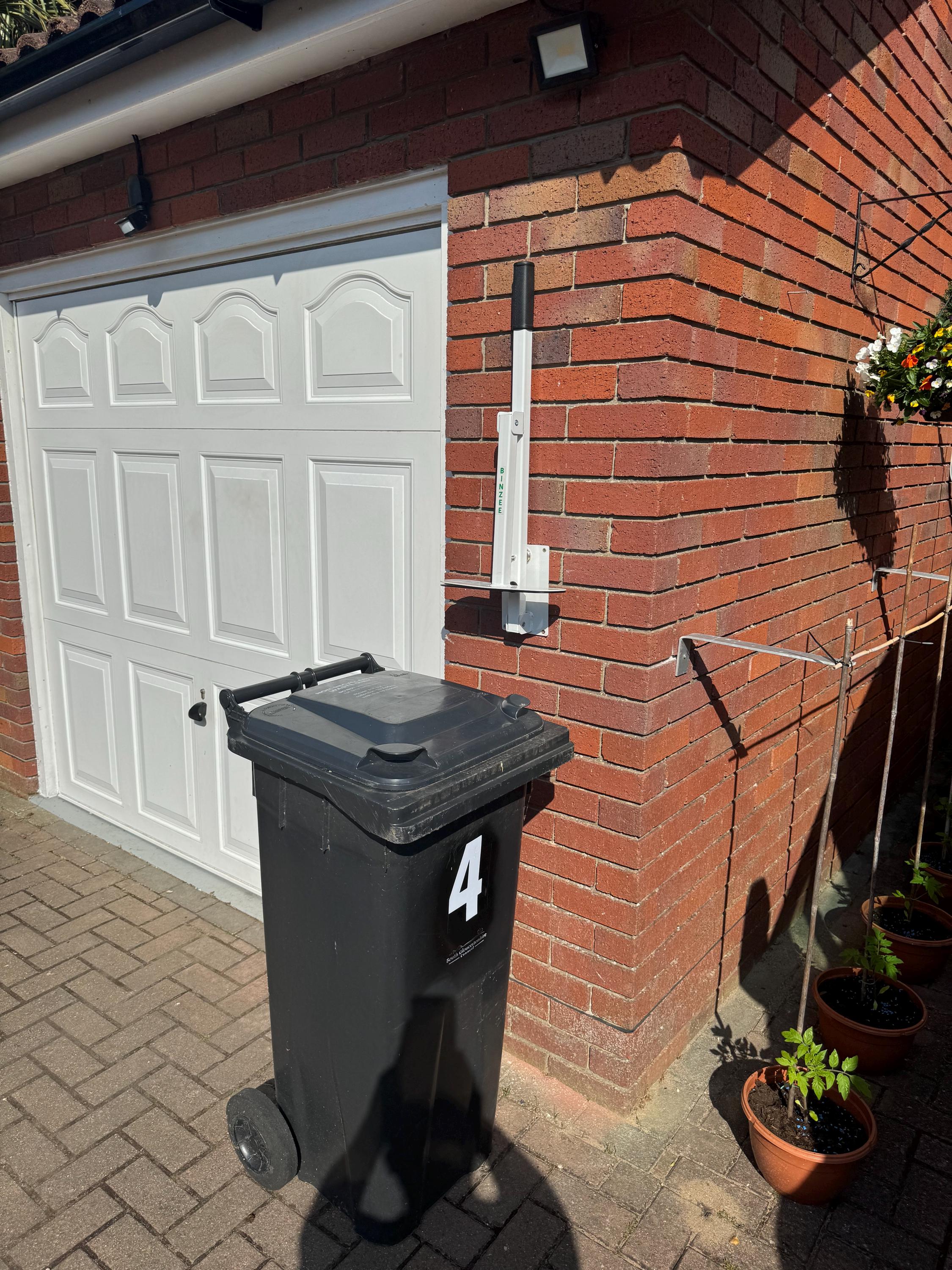 Binzee Bin Rubbish Compactor: Eco-friendly Waste Reduction Tool, UK ...