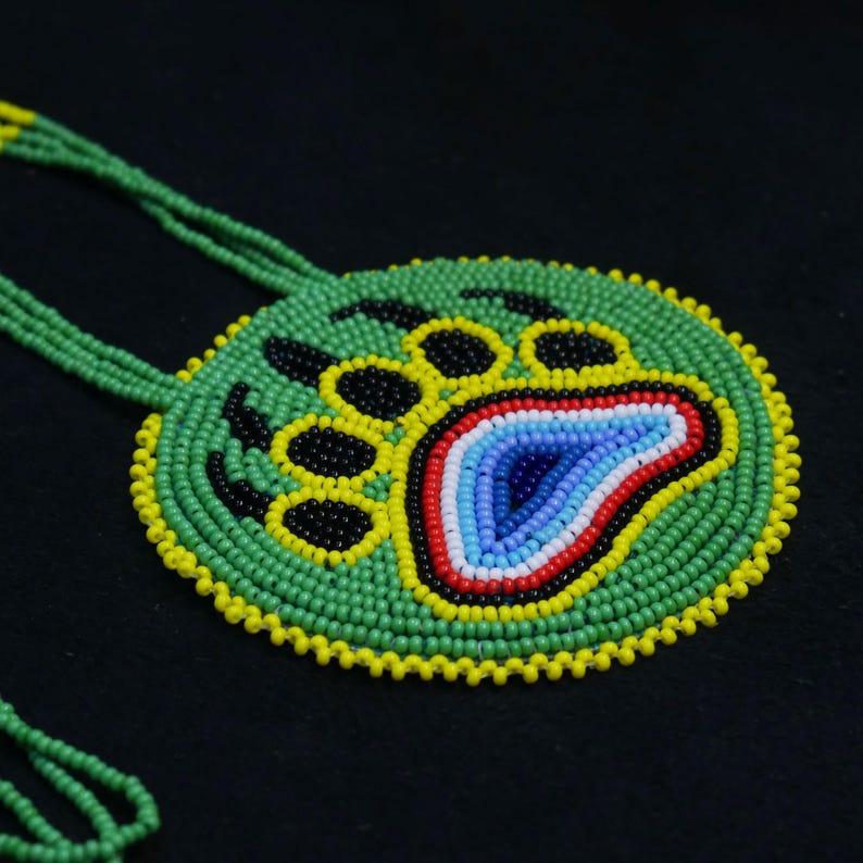 Black Bear-paw Handmade Native American Style Beaded Medallion Necklace ...