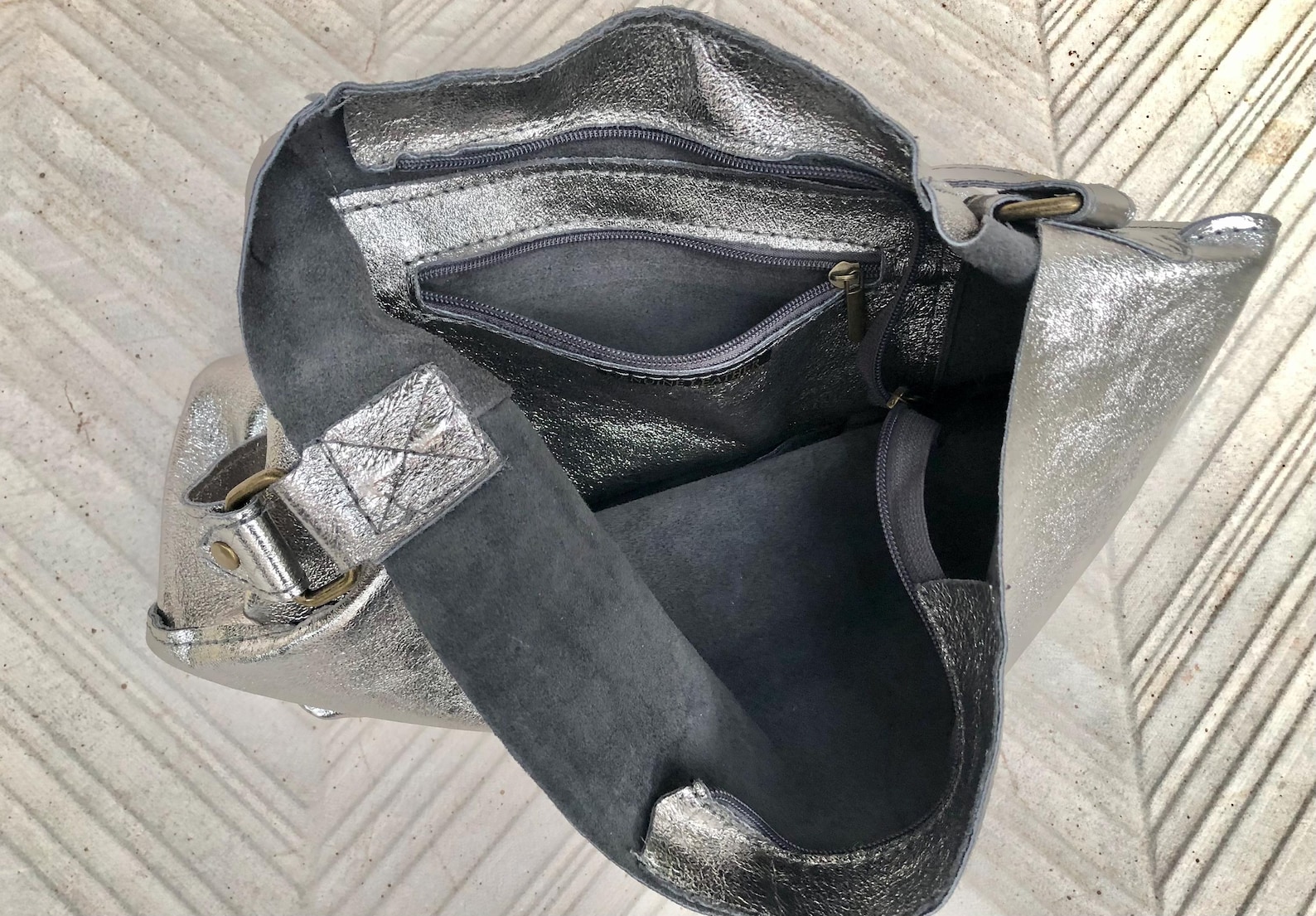 Slouch Leather Bag in SILVER Metallic Leather. SILVER Hobo Shoulder Bag ...