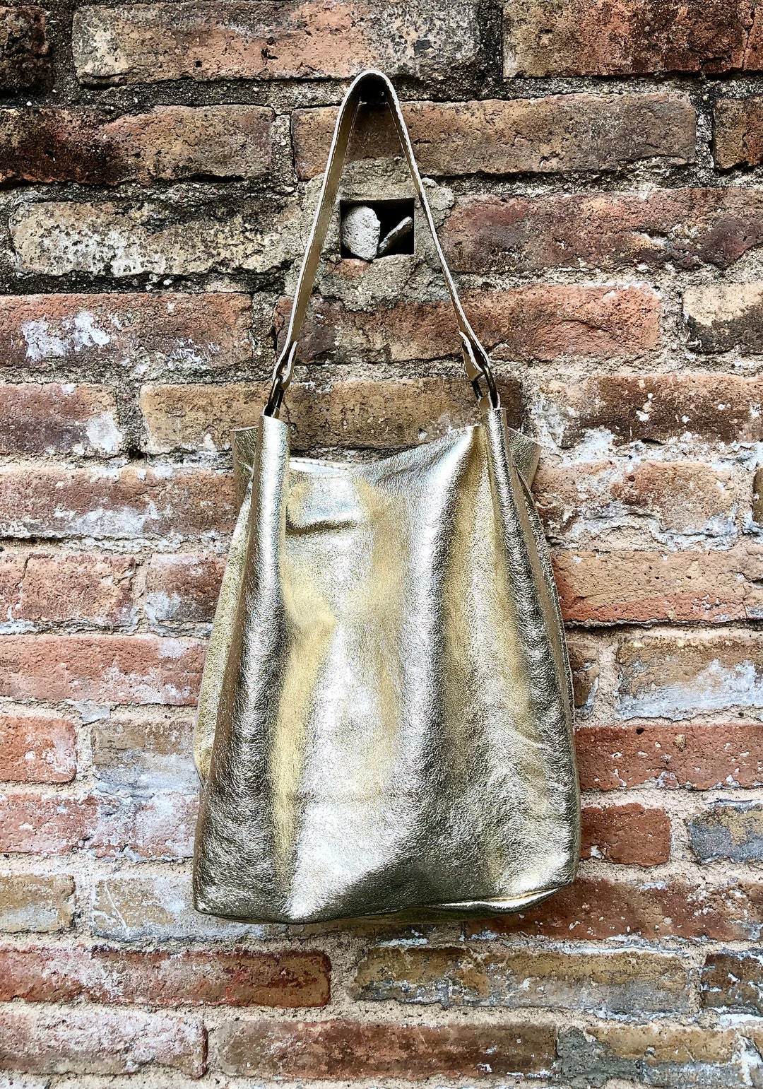 Slouch Leather Bag in GOLD Metallic Leather. Gold Hobo Shoulder Bag ...