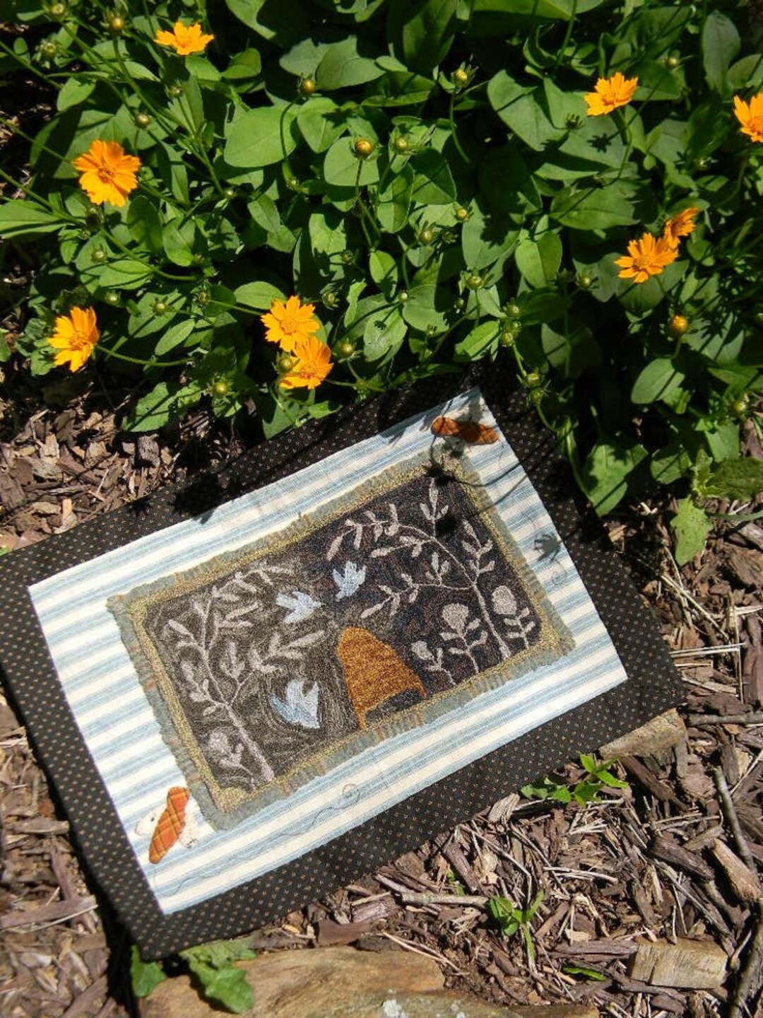 NOTFORGOTTEN FARM Birds and Bees Punch Needle Embroidery Patterns at ...