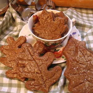 Leaf Shaped Gingerbread Cookies, Classic Autumn Treat, Fall Leaves ...