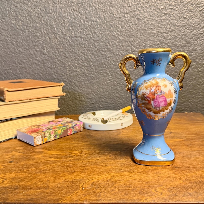Courting Couple Urns - Etsy