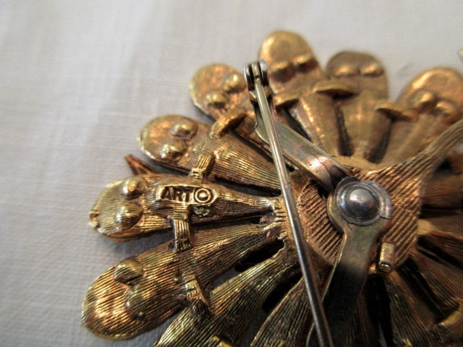Vintage Art Co. Flower Pin Gold Goldtone Daisy - Etsy