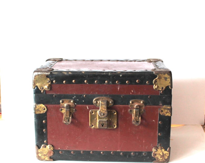 Vintage Small Trunk or Case - Etsy
