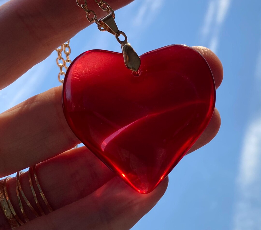 Gorgeous Large Lucite Carved Bright Red Heart Gold Link 18” Valentines ...