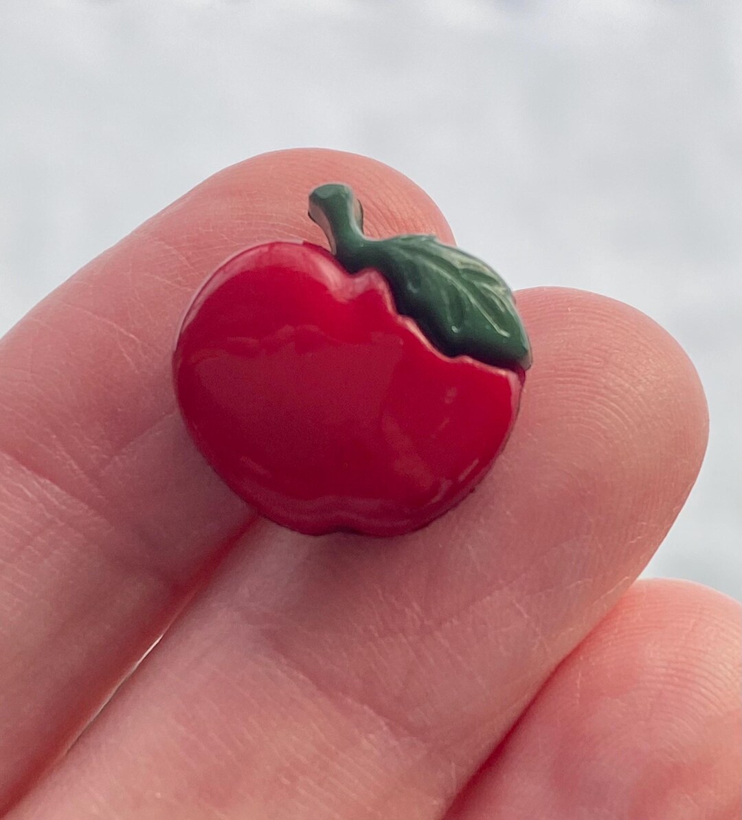 So Sweet!! Lil Vintage NYC New York Red Lucite Apple Pin Brooch ...