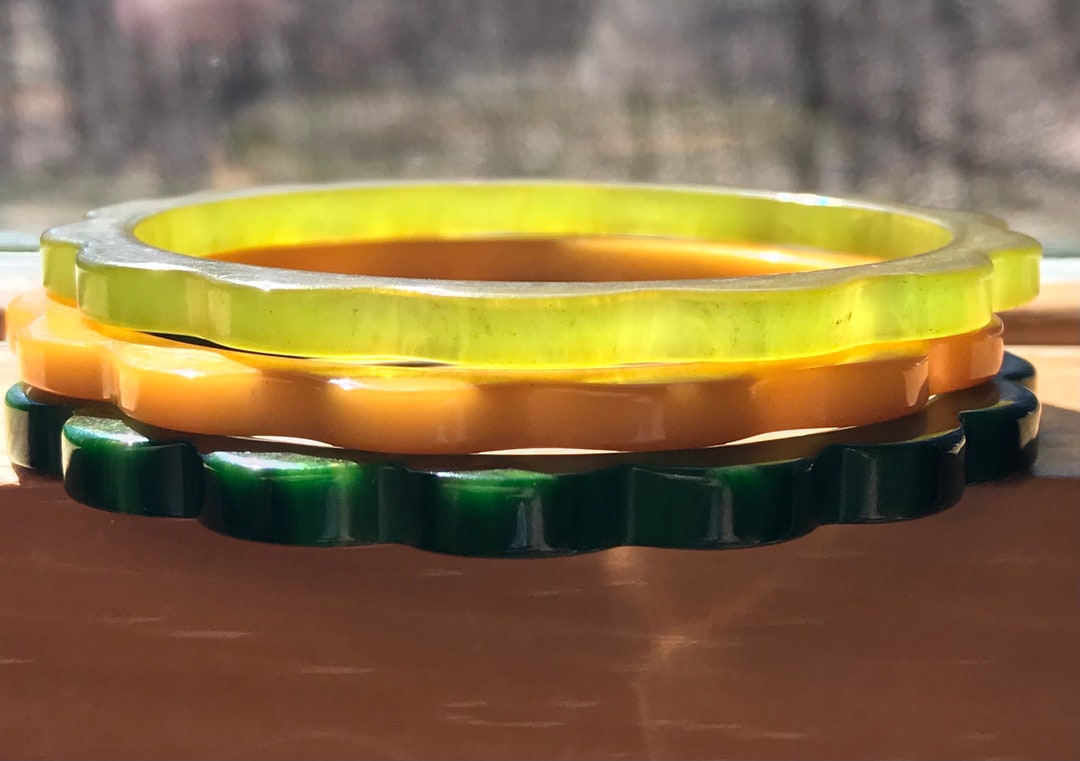 RARE Art Deco Bakelite Tested Set Lot of Carved Scalloped Daisy Bangle ...
