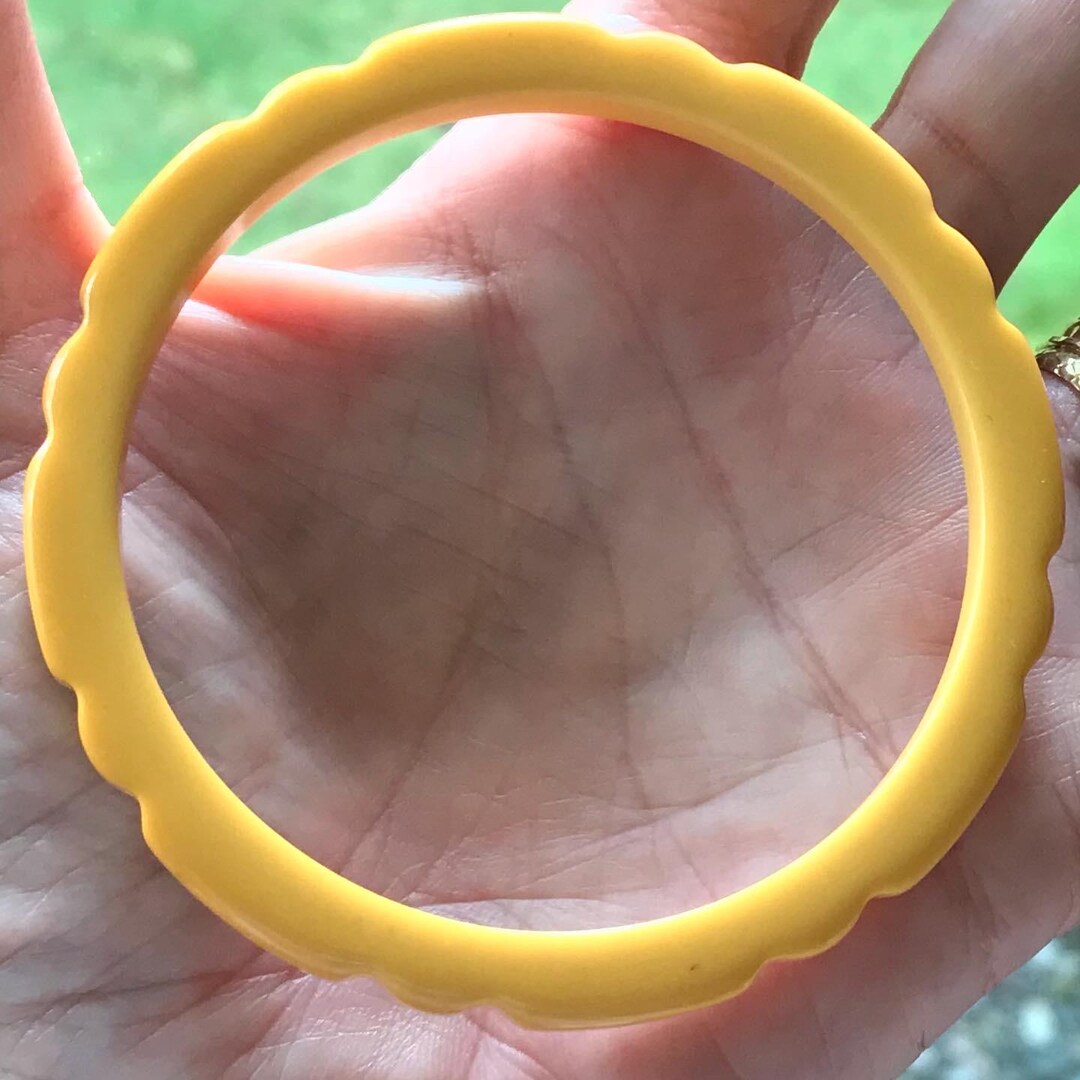 Art Deco Bakelite Tested Carved Yellow Scalloped Daisy Bangle Bracelet ...
