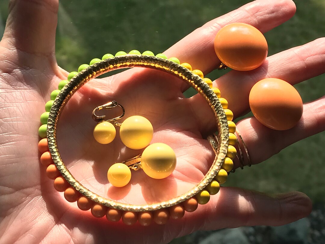 Vintage Pretty Beaded Celluloid Yellow, Mint and Peachy Pink Beads ...