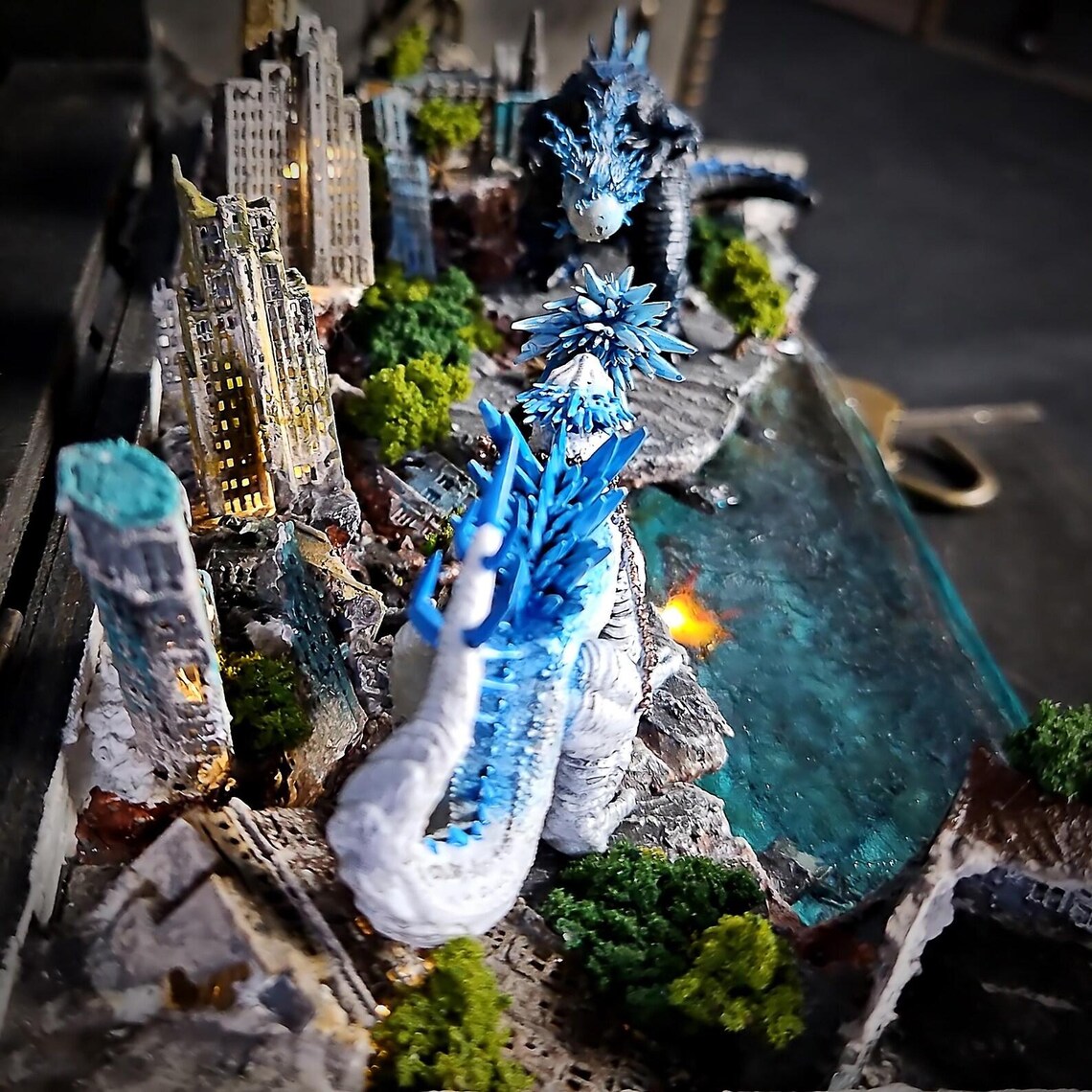 G/OD/ZI.LL.A Vs Shimo Monsters Battle Light Box, Epoxy Resin Art Lamp ...