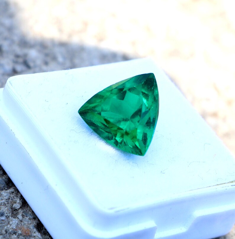 7 Carat Trillion Cut Tsavorite Garnet – Natural Green Gemstone - Etsy
