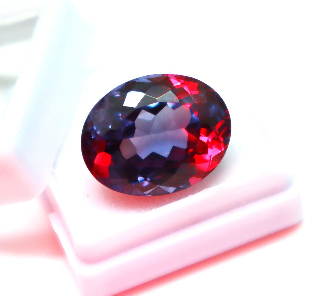 Natural Alexandrite Gemstone: 15 Carat Oval Faceted Color-change Stone ...