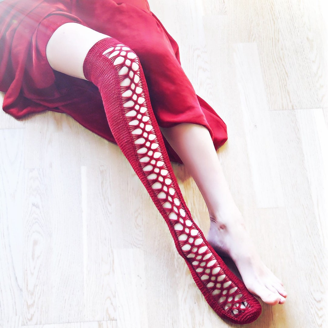 Crochet PATTERN - Red Lily Lace Socks - Etsy