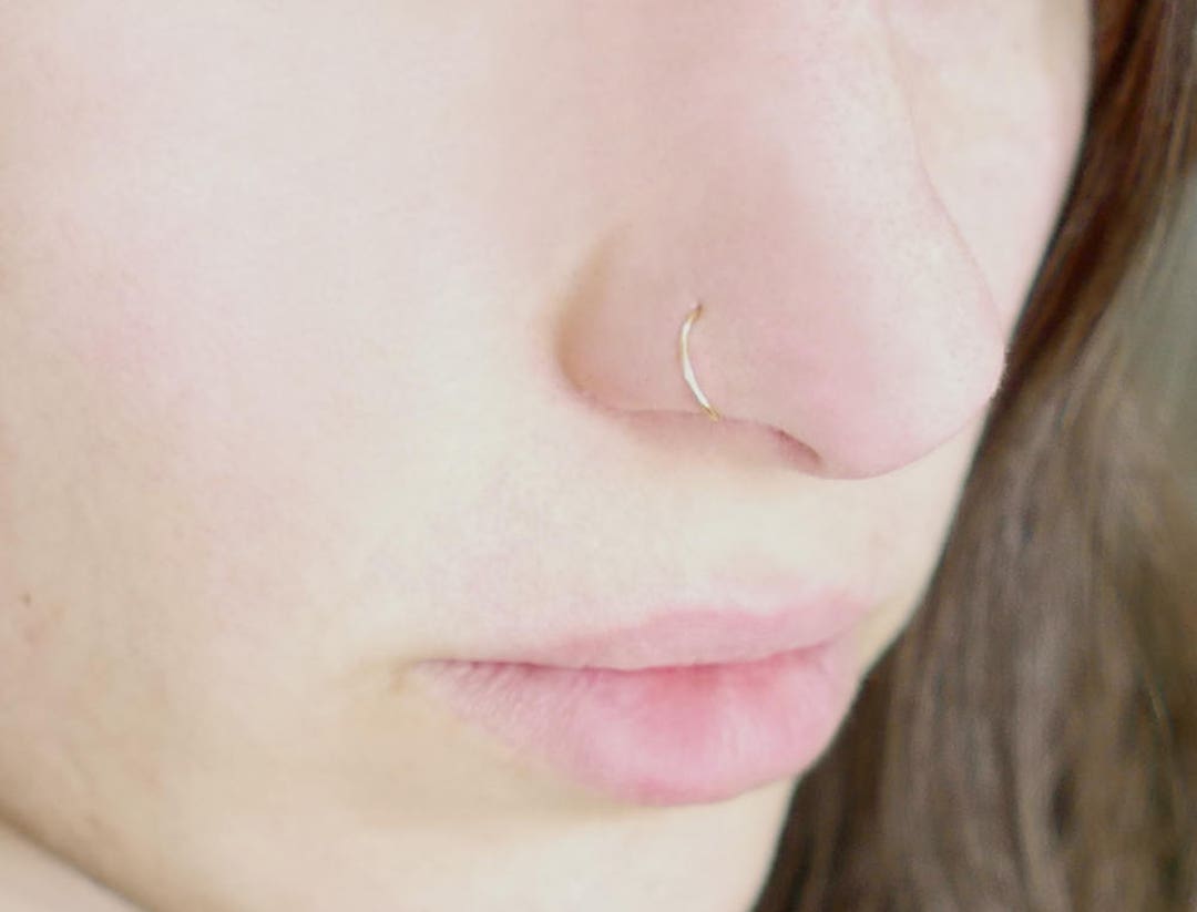 Anneau nasal. Clou en or massif 14 carats. anneau dans le nez. Anneau ...