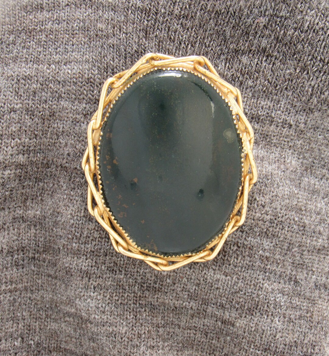 Vintage Gold Tone Brooch/pendant With 1 1/2"x1 1/4" Bloodstone Cabochon ...