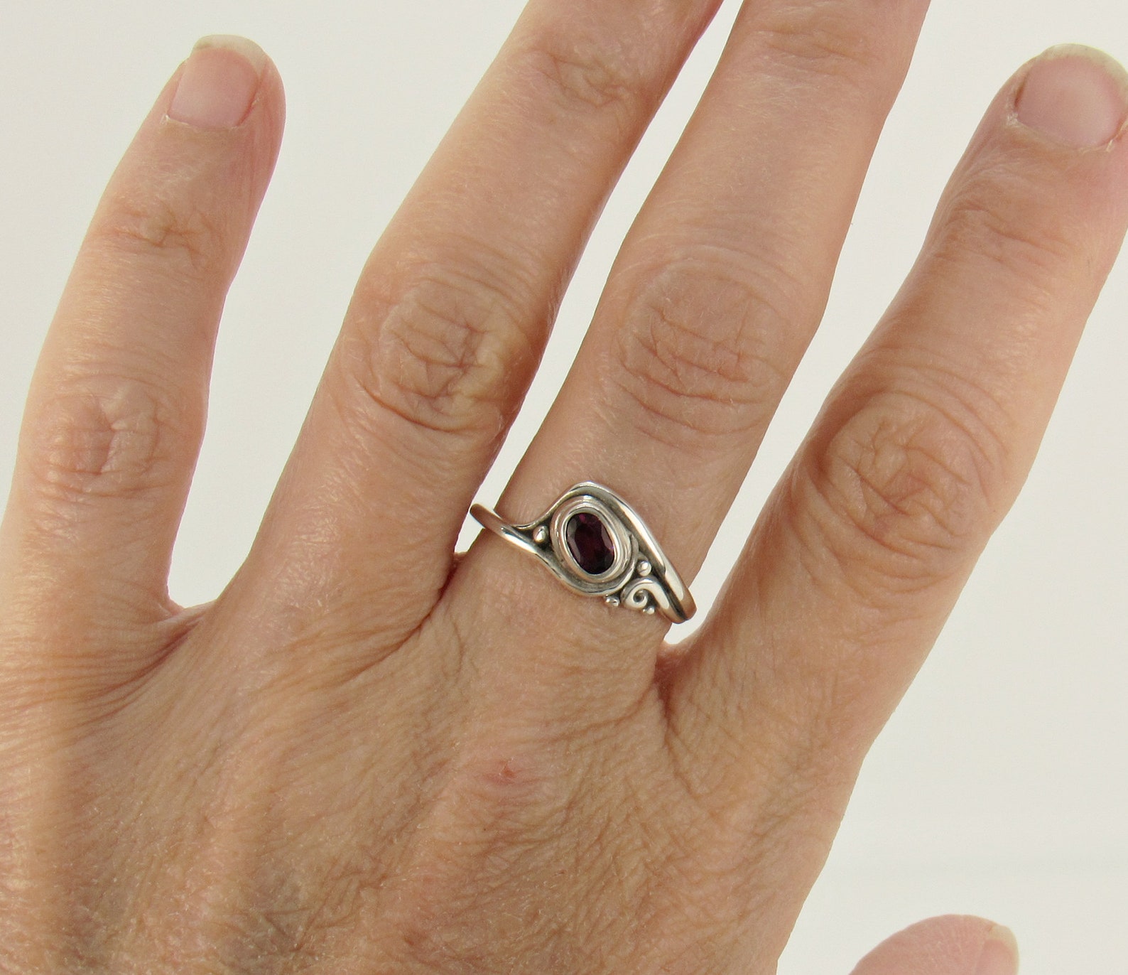 Sterling Silver 4x6 mm Grape Garnet Ring Handmade One of a - Etsy Italia