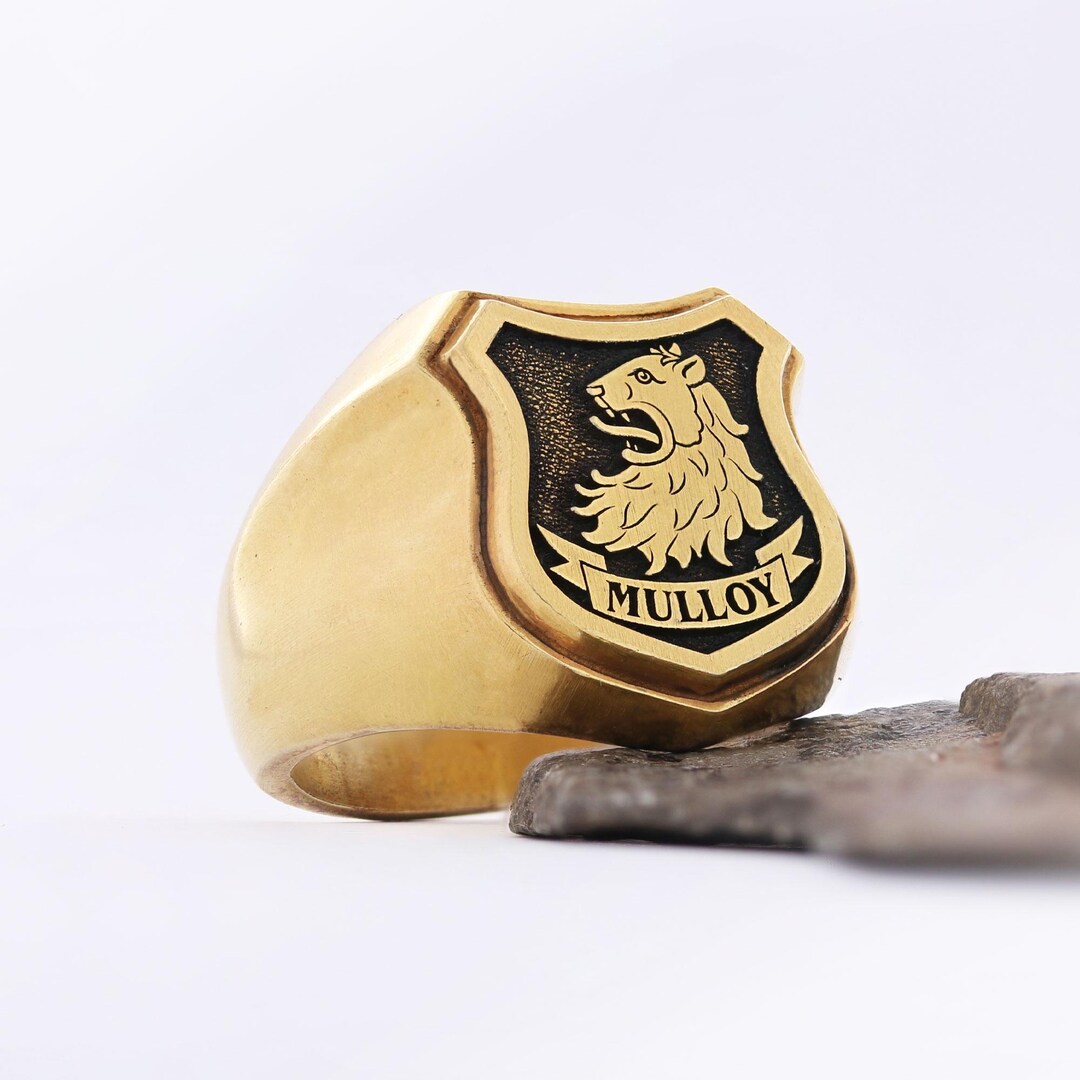 Shield-shaped Family Crest Signet Ring - Custom Engraved Coat of Arms ...