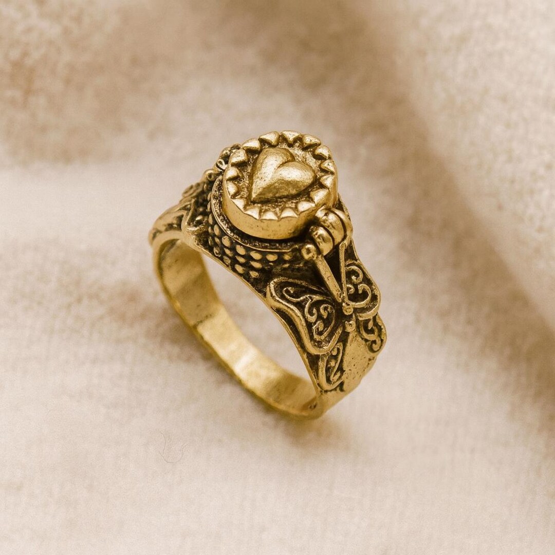 Vintage Heart Poison Ring, Antique Gold Locket Ring, Hidden Compartment ...