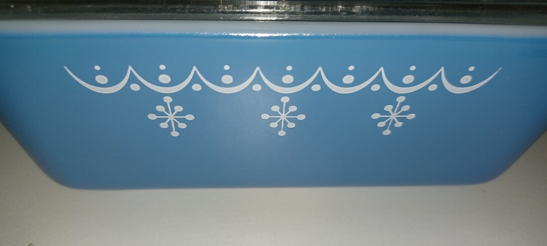 Vintage Mid Century Pyrex Snow Garland Refrigerator Covered Casserole ...