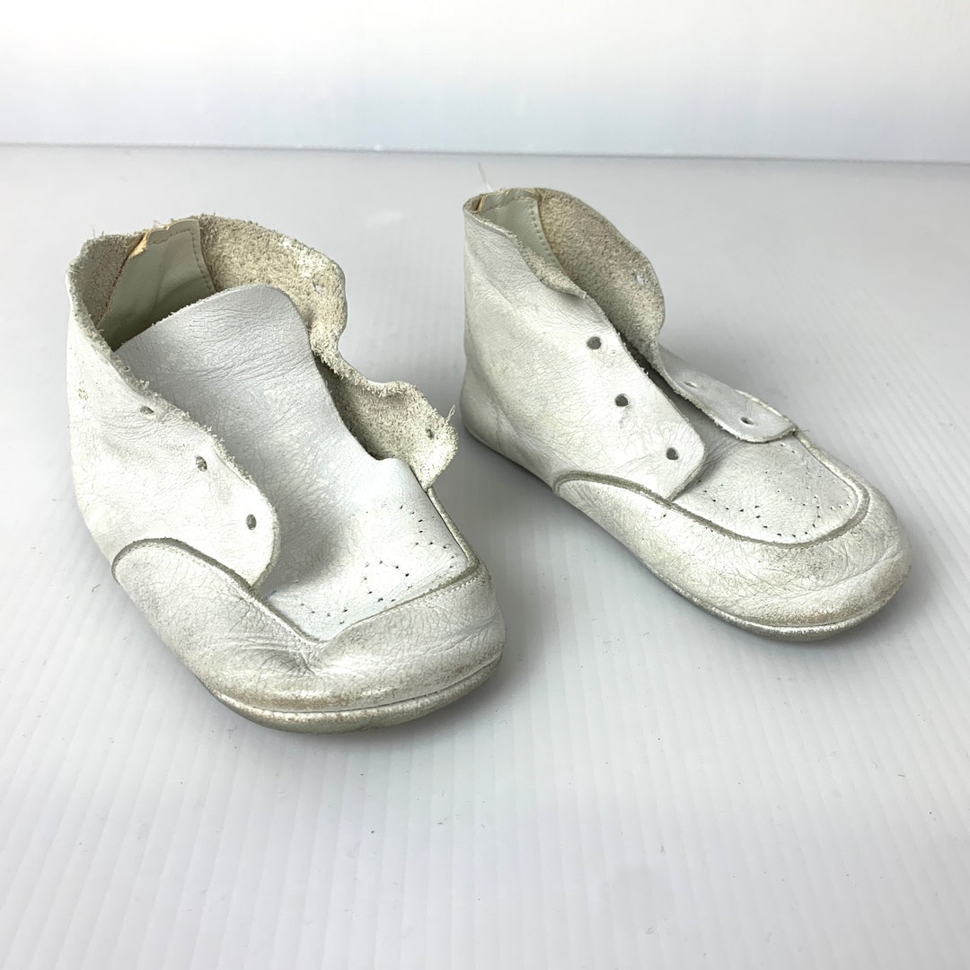 Vintage 1960s Baby Shoes or Booties White Leather Lace-up With ...