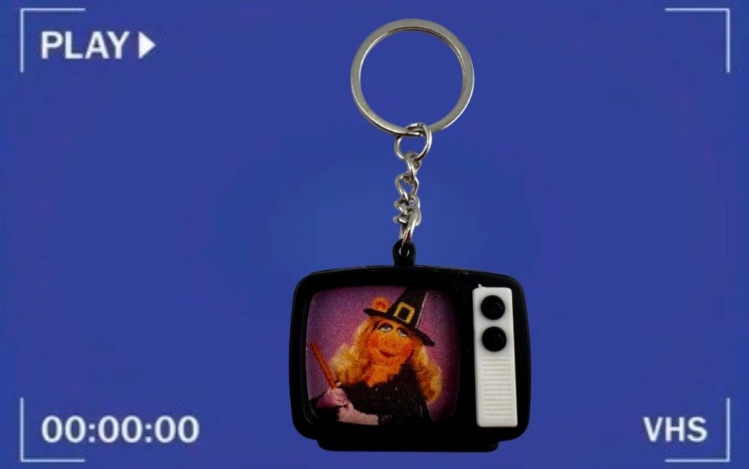 Light-up TV Keychain: Miss Piggy Witch - Etsy