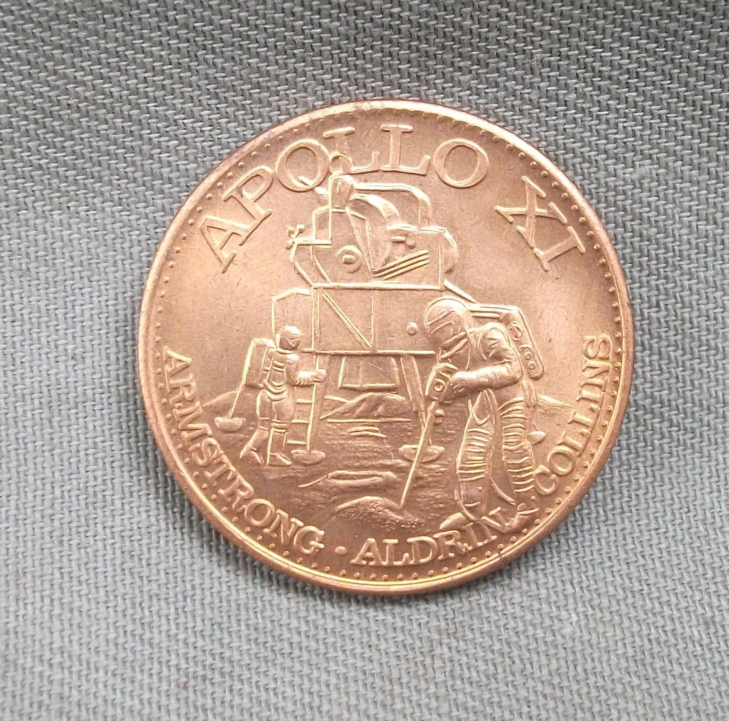 Apollo XI Apollo 11 First Man on The moon Coin 1969 Coin in