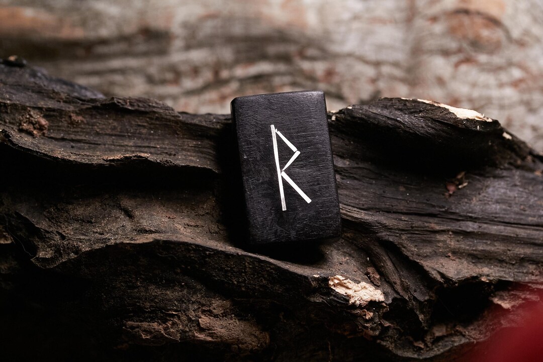ᚱ Raido Rune Pendant | 1000-year Oak & Silver | Viking Journey Talisman ...