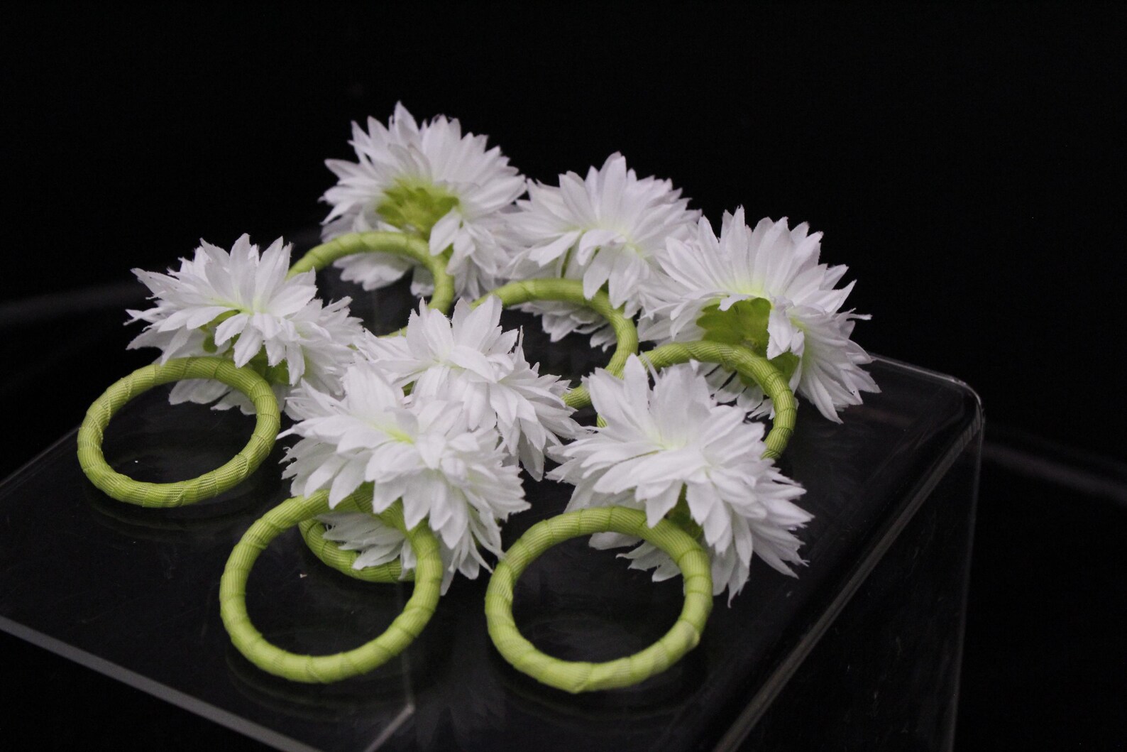 Vintage Daisy Papersilk Yellow Center Green Wrapped Ribbon Napkin ...
